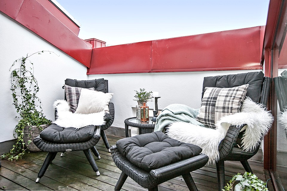 Une terrasse sur les toits rouges