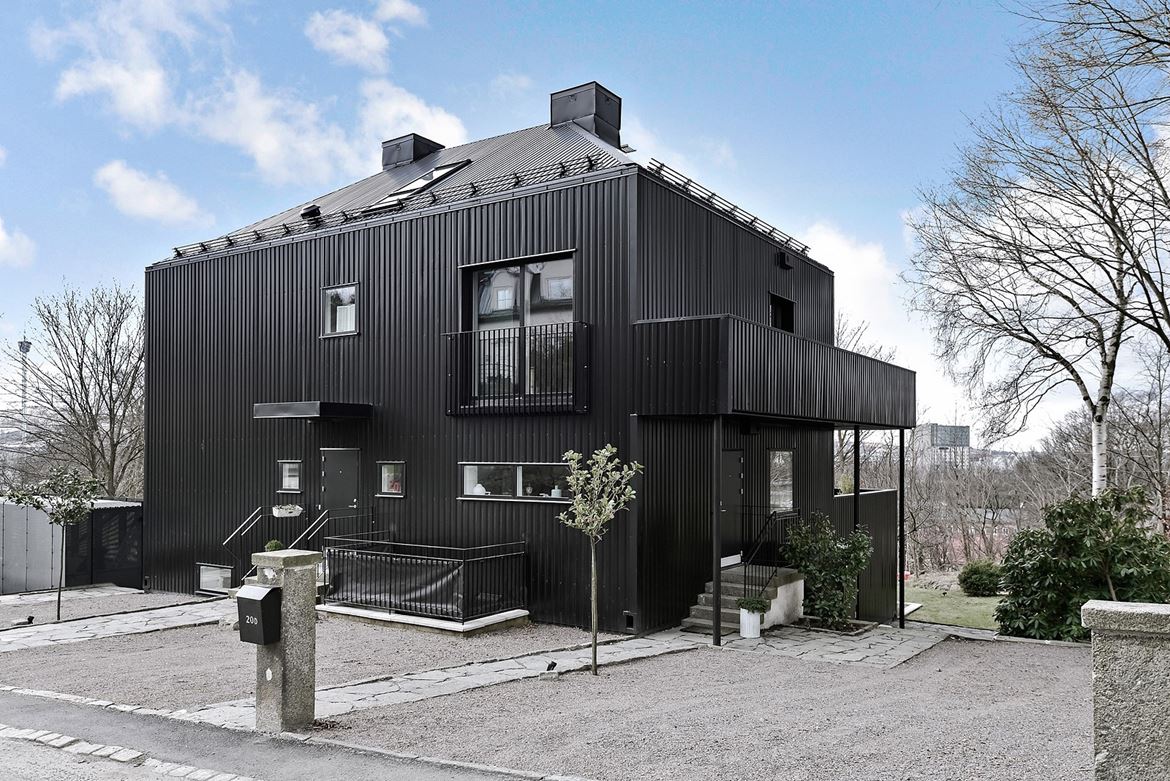 Noir dedans, noir dehors