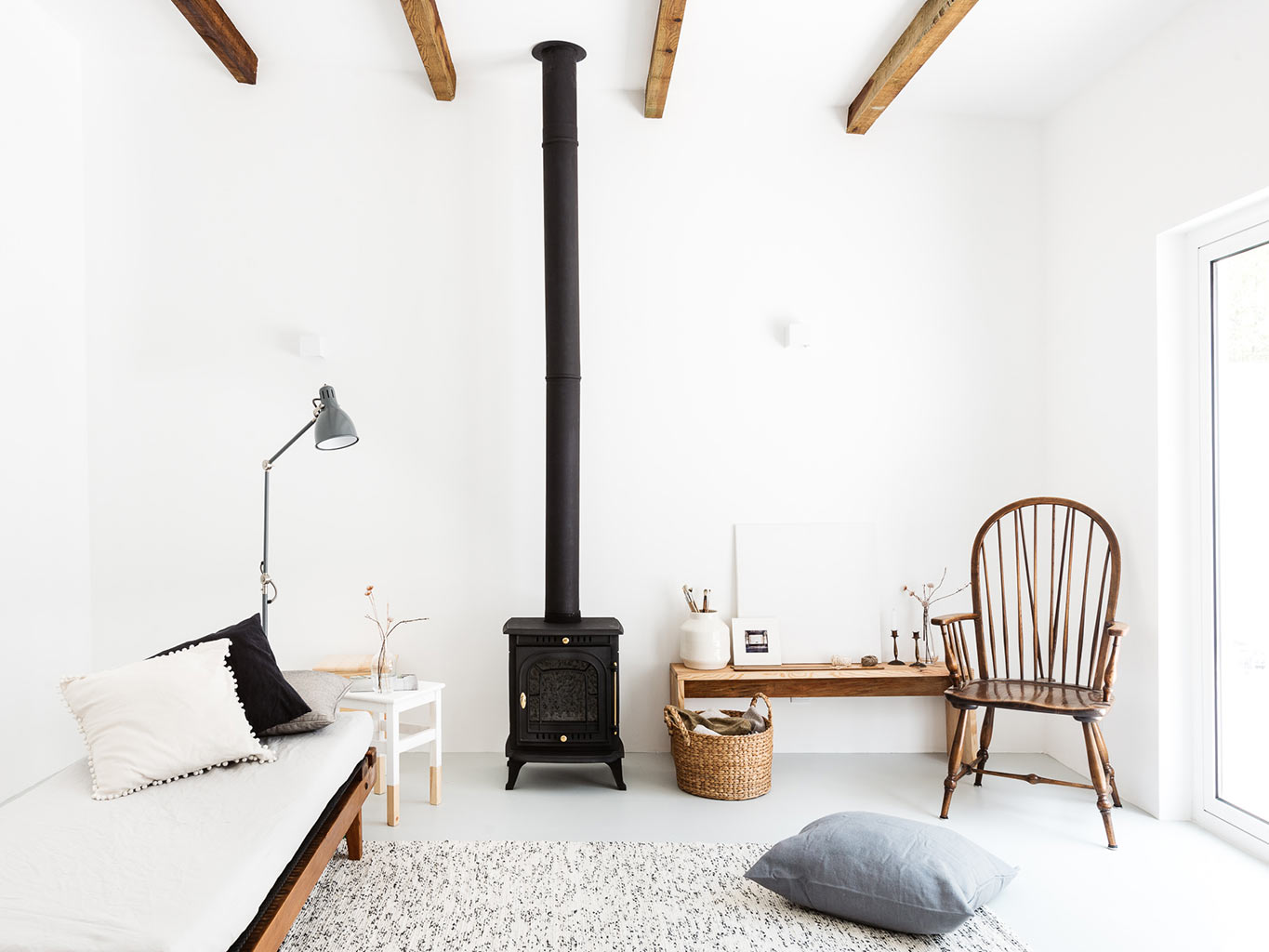 Un studio minimalisme propice à la création à Lisbonne