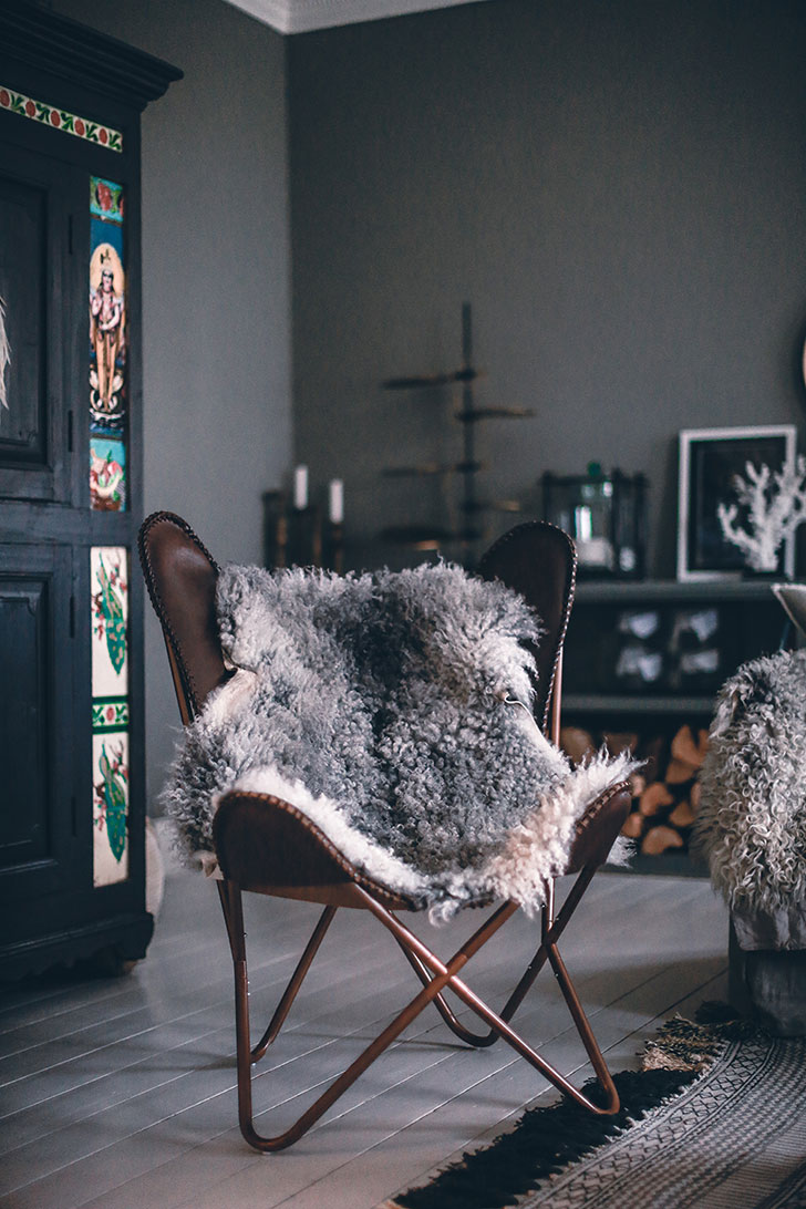 Une maison sombre et lumineuse
