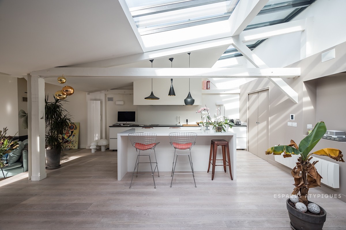 Une maison loft avec jardin