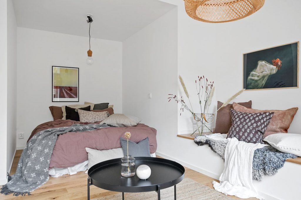 Un studio au look bohème et épuré