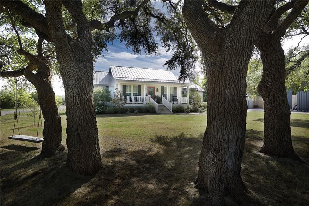 Une ferme moderne en tons sobres rénovée par des designers d'intérieur