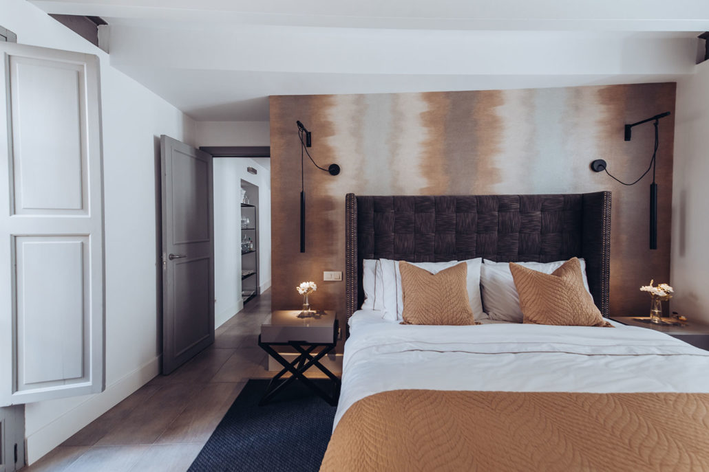 Un appartement au design couleur de terre dans un environnement authentique