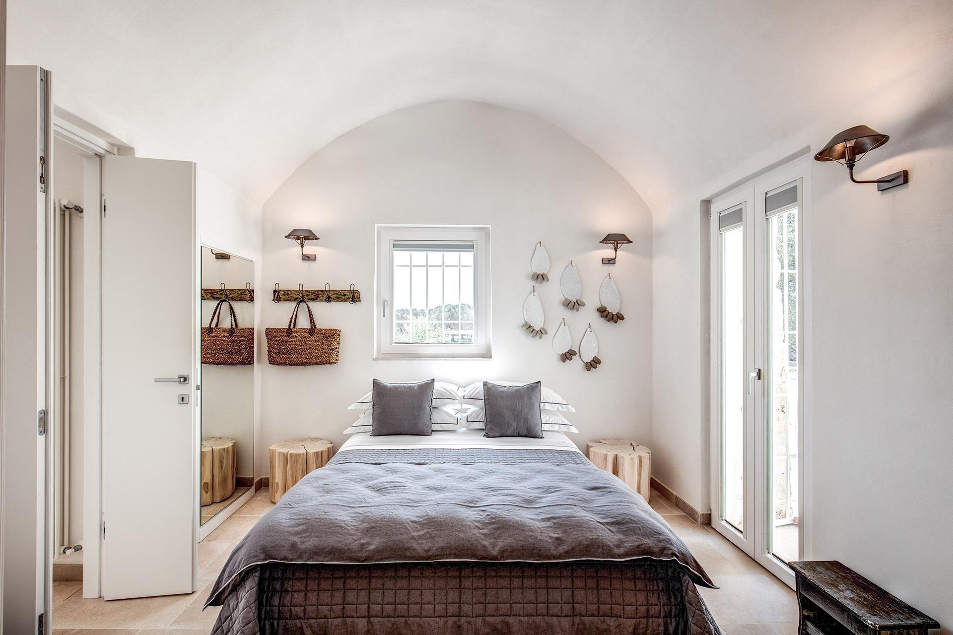 Design et vintage pour une maison italienne en pierres et son trullo