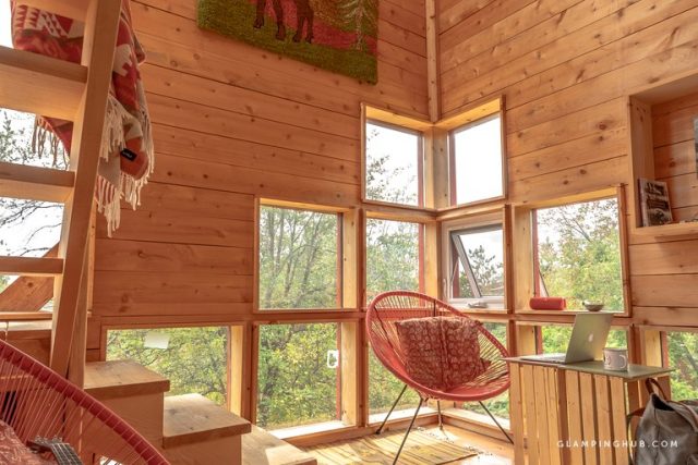 Une tiny house de 9m2 comme une tour de guet