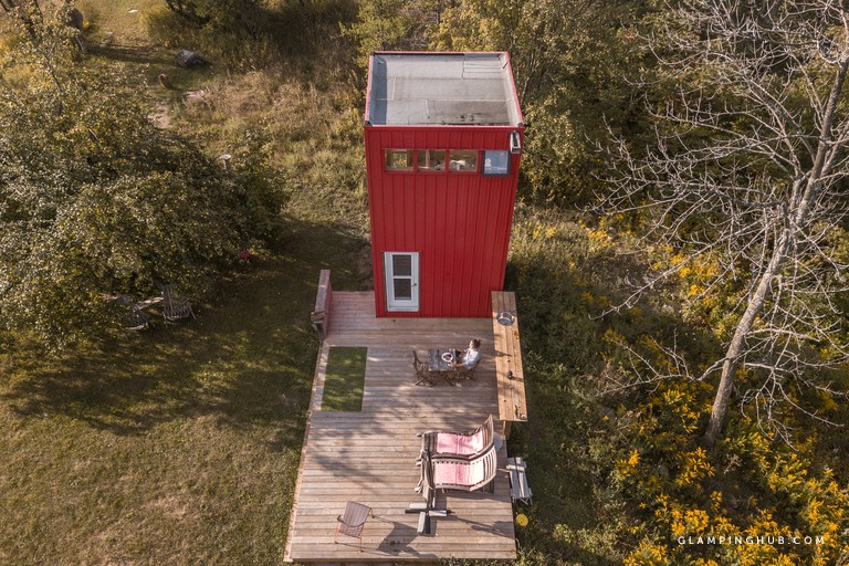 Une tiny house de 9m2 comme une tour de guet