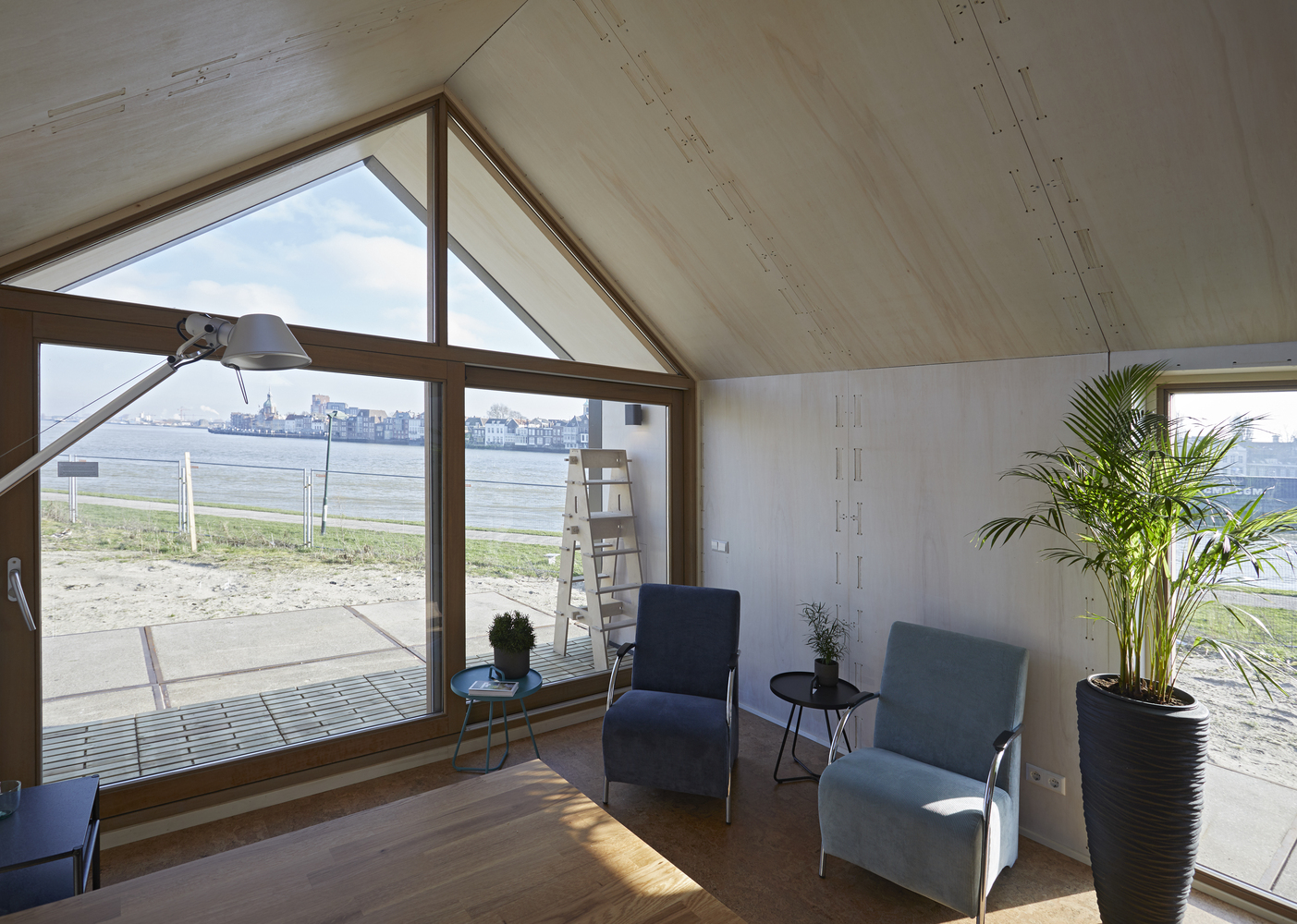 Cette mini maison modulaire de 40m2 durable et passive est proposée ...