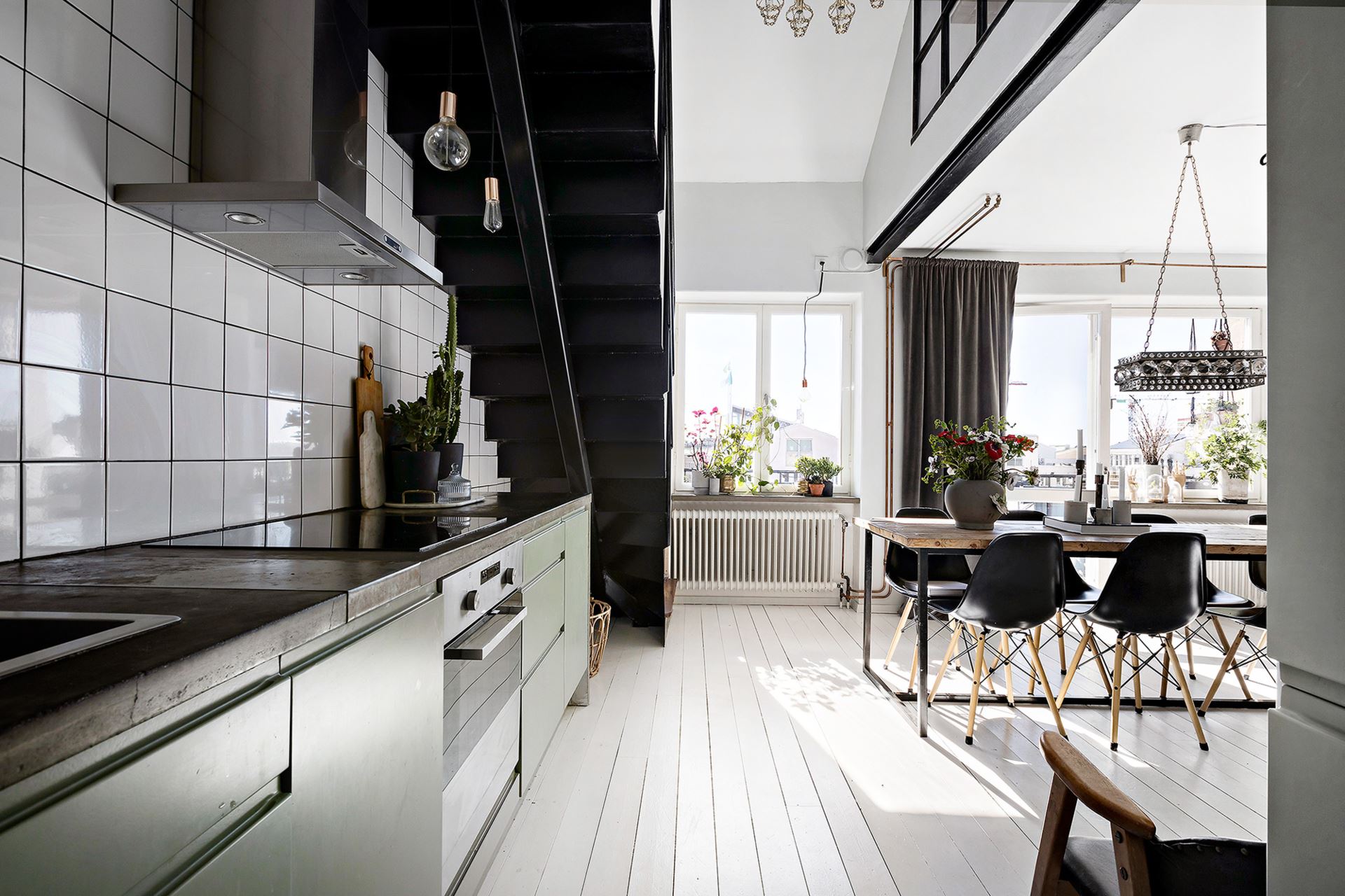 La rénovation en style loft d'un appartement en duplex sous les toits