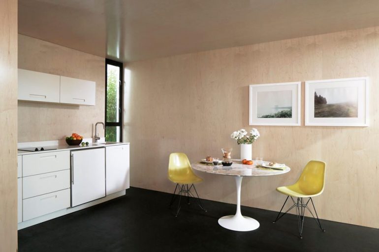 Cette mini maison design et écologique de 30m2 est livrée en kit