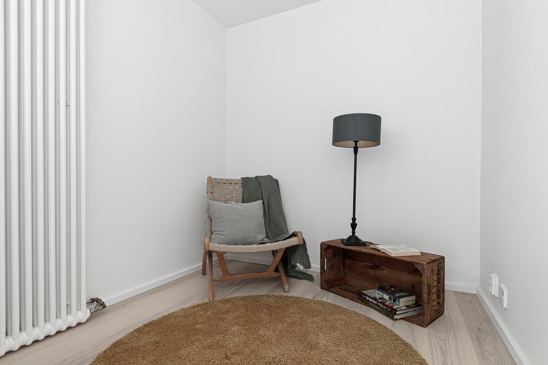 Ce petit appartement de 42m2 a une hauteur sous plafond impressionnante