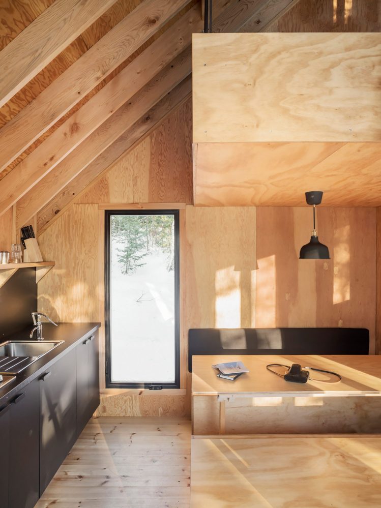 Cette mini cabane design de 13m2 est inspirée par les maisons A Frame