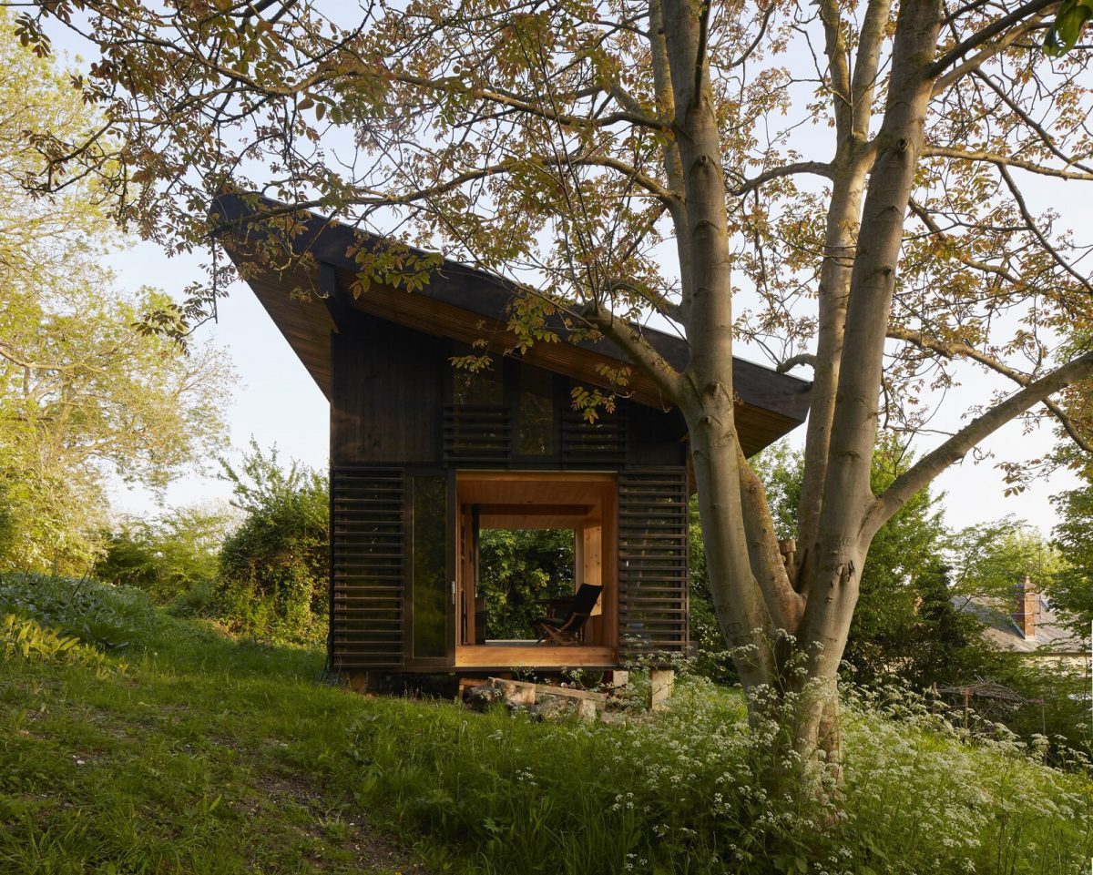 Une mini maison design en bois de 20m2 en Normandie