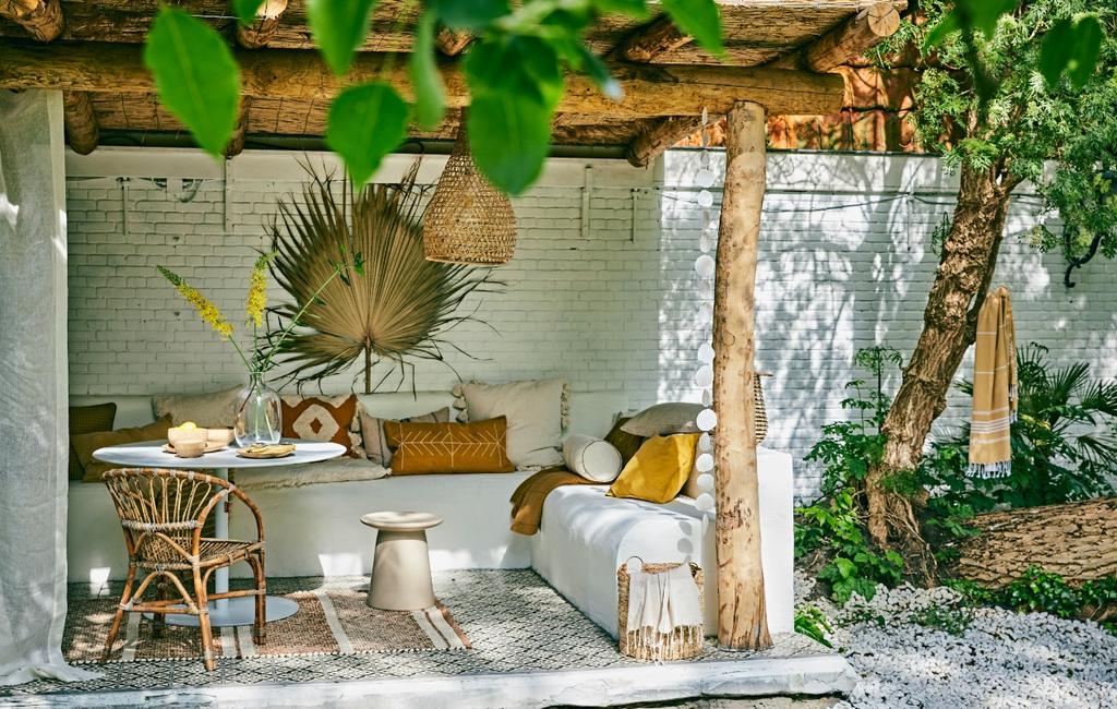 Une cuisine d'été façon bar bohème pour les beaux jours