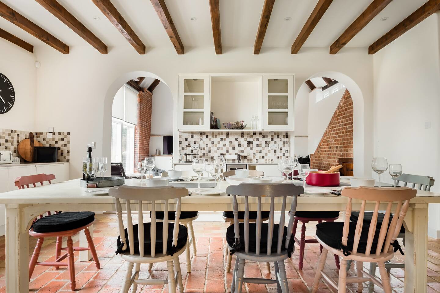 Charme rustique chic pour une grange rénovée en style contemporain