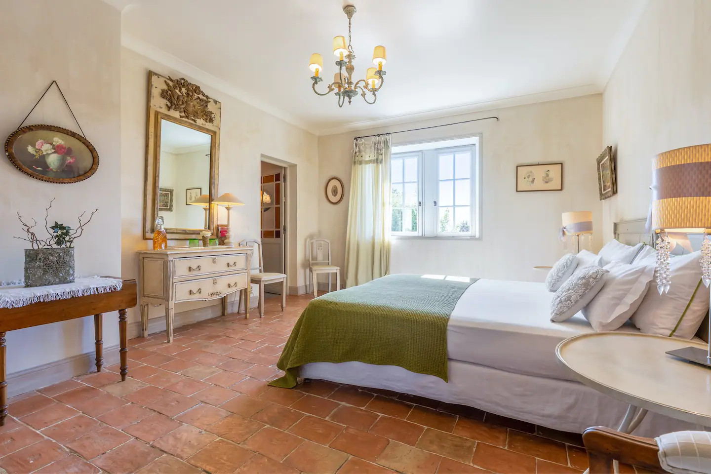 Une villa typique du Pays Basque français à la décoration authentique