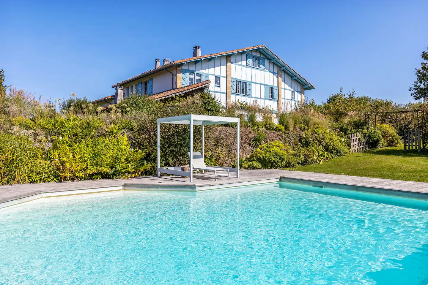 Une villa typique du Pays Basque français à la décoration authentique