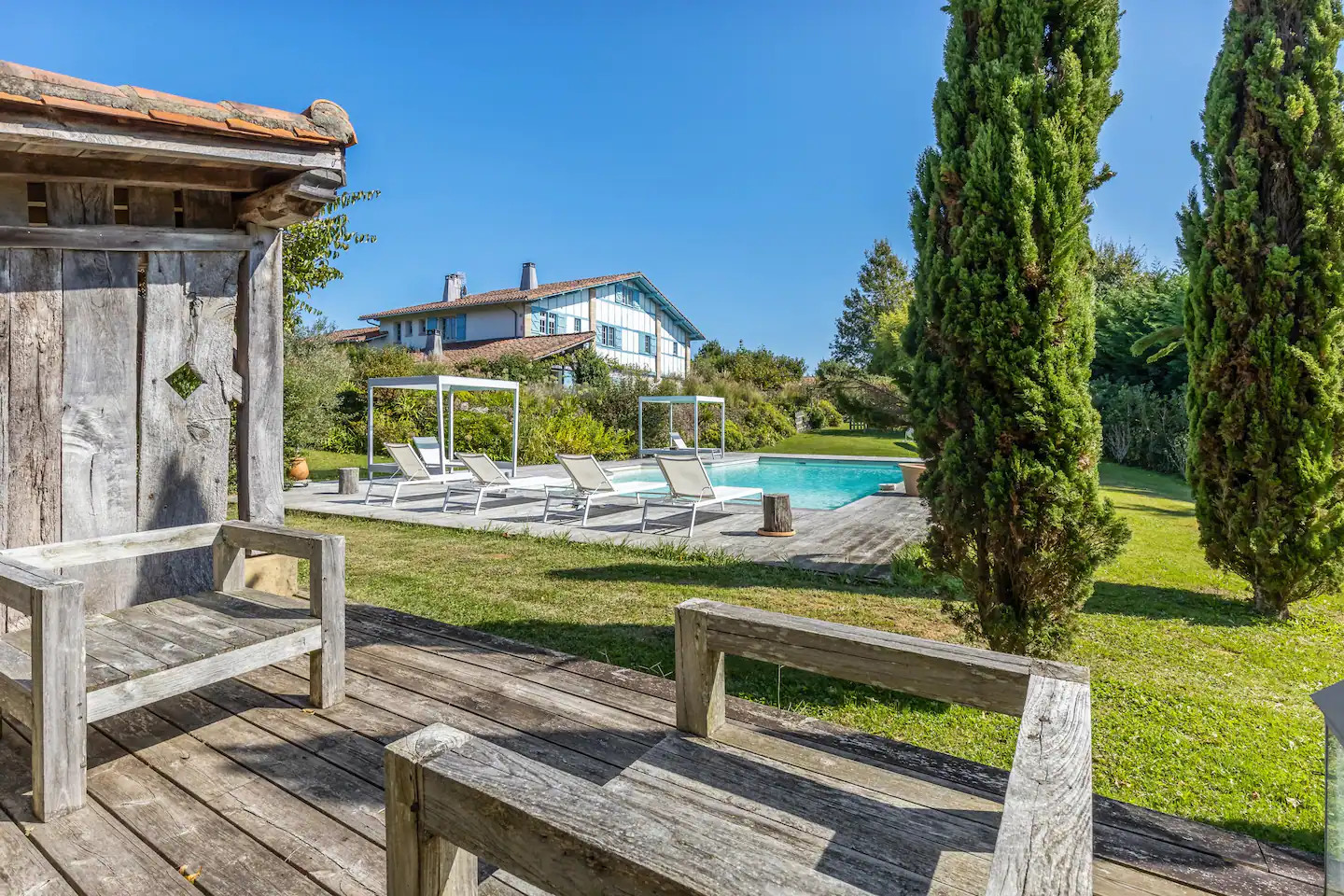Une villa typique du Pays Basque français à la décoration authentique
