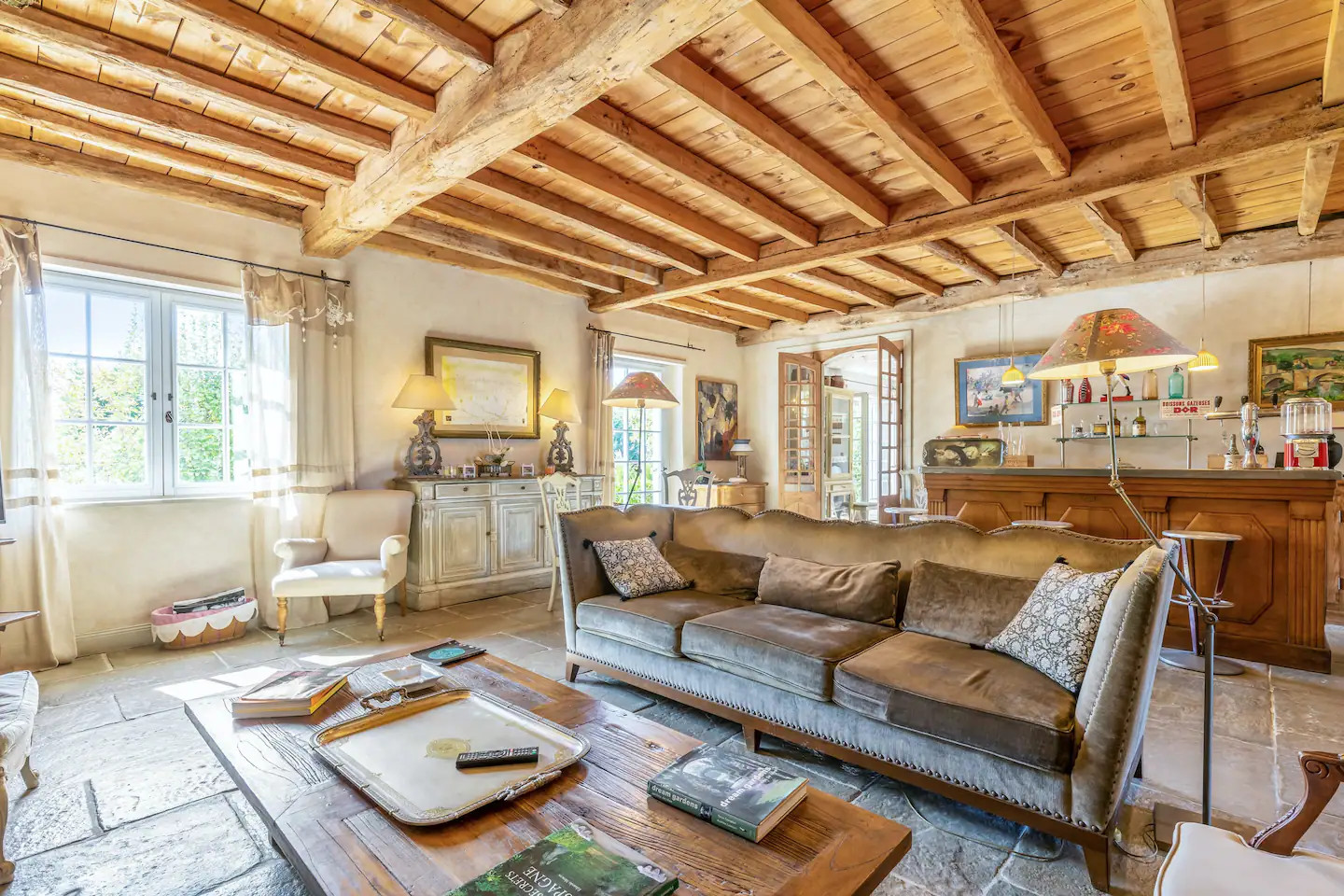 Une villa typique du Pays Basque français à la décoration authentique