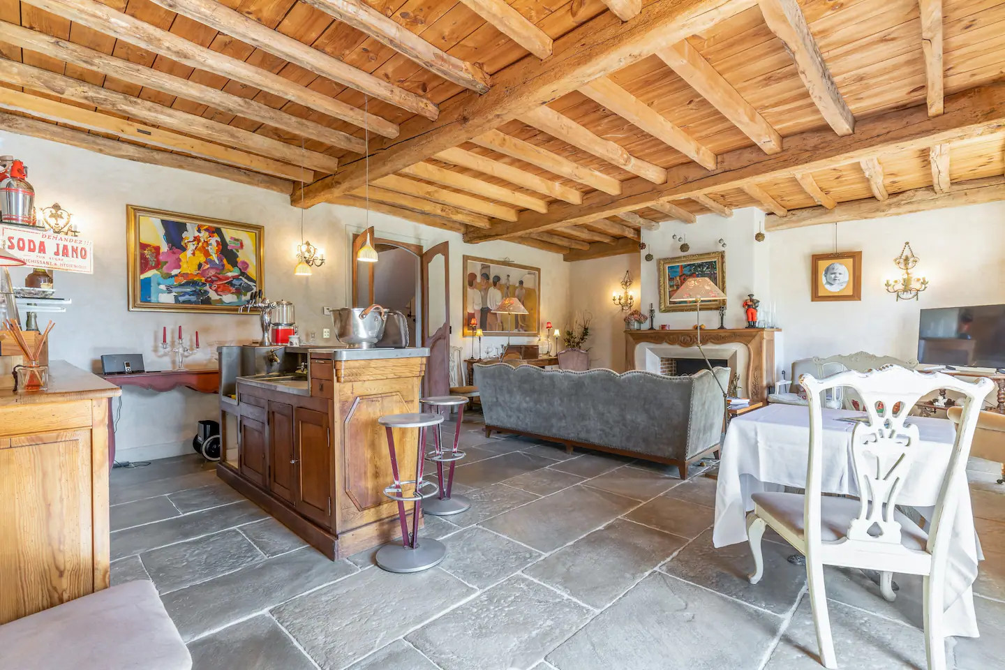 Une villa typique du Pays Basque français à la décoration authentique