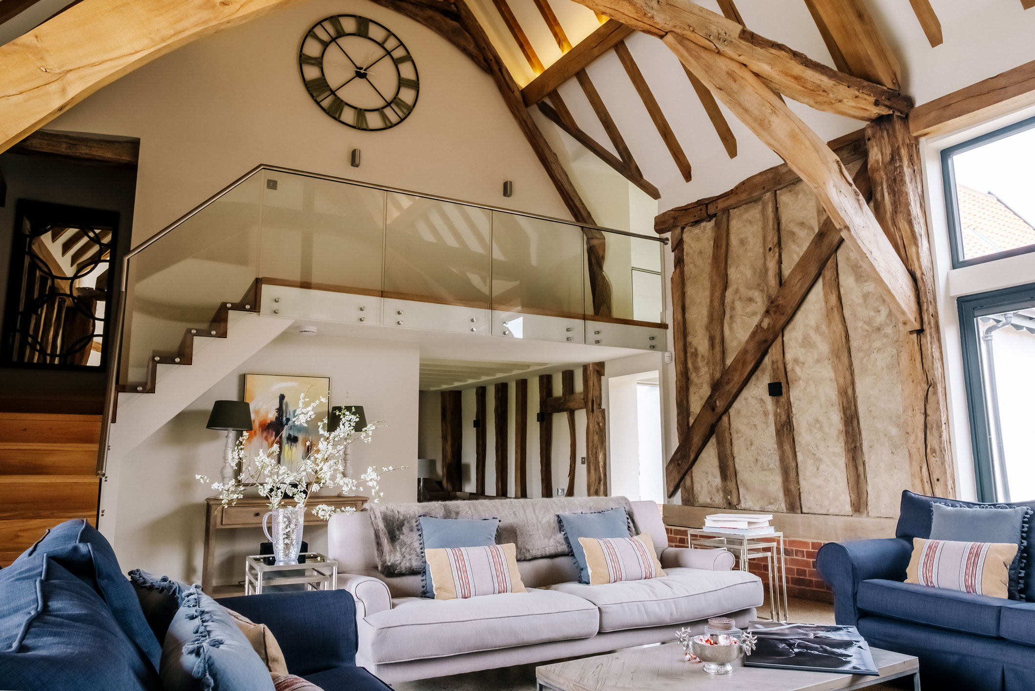 Charme de l'ancien et modernité dans une ancienne grange rénovée