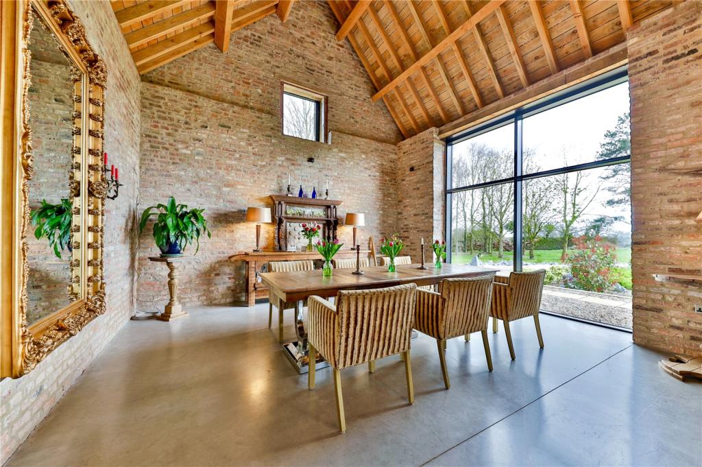 Une grange anglaise ancienne rénovée dans la campagne