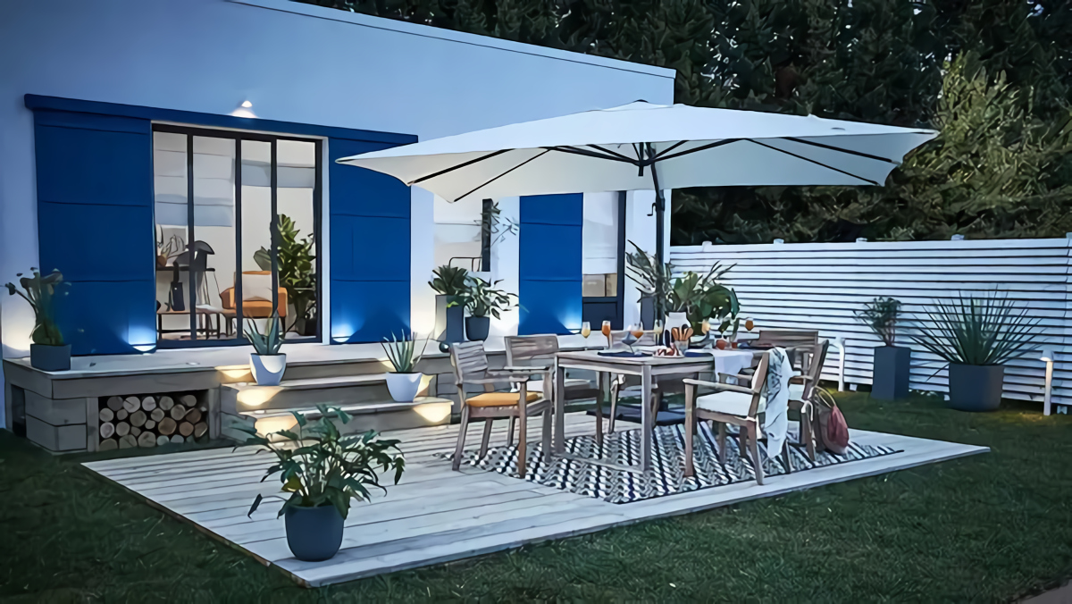 Aménager une terrasse astucieuse et belle et faire une qualité d'un défaut