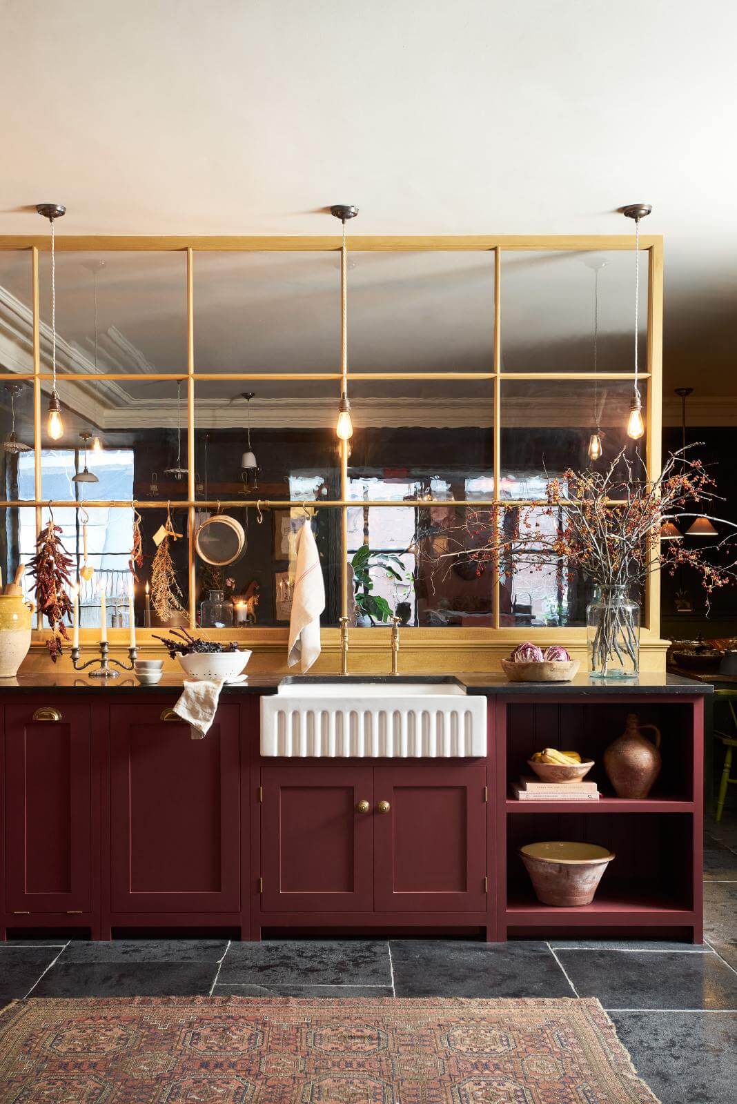 Une cuisine deVOL sublimée par la couleur bordeaux