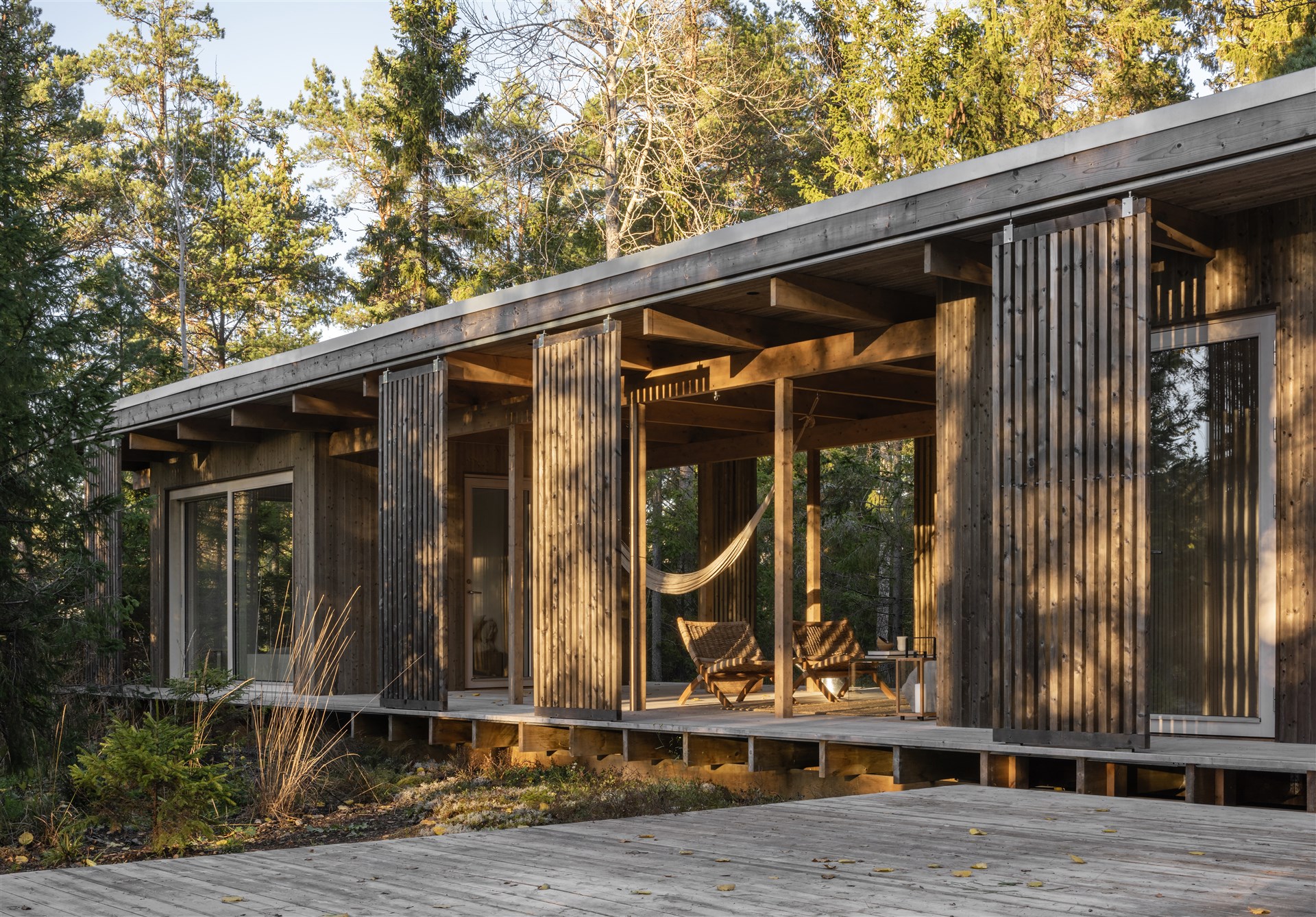 Une mini maison de 42m2 construite par une architecte dans la forêt