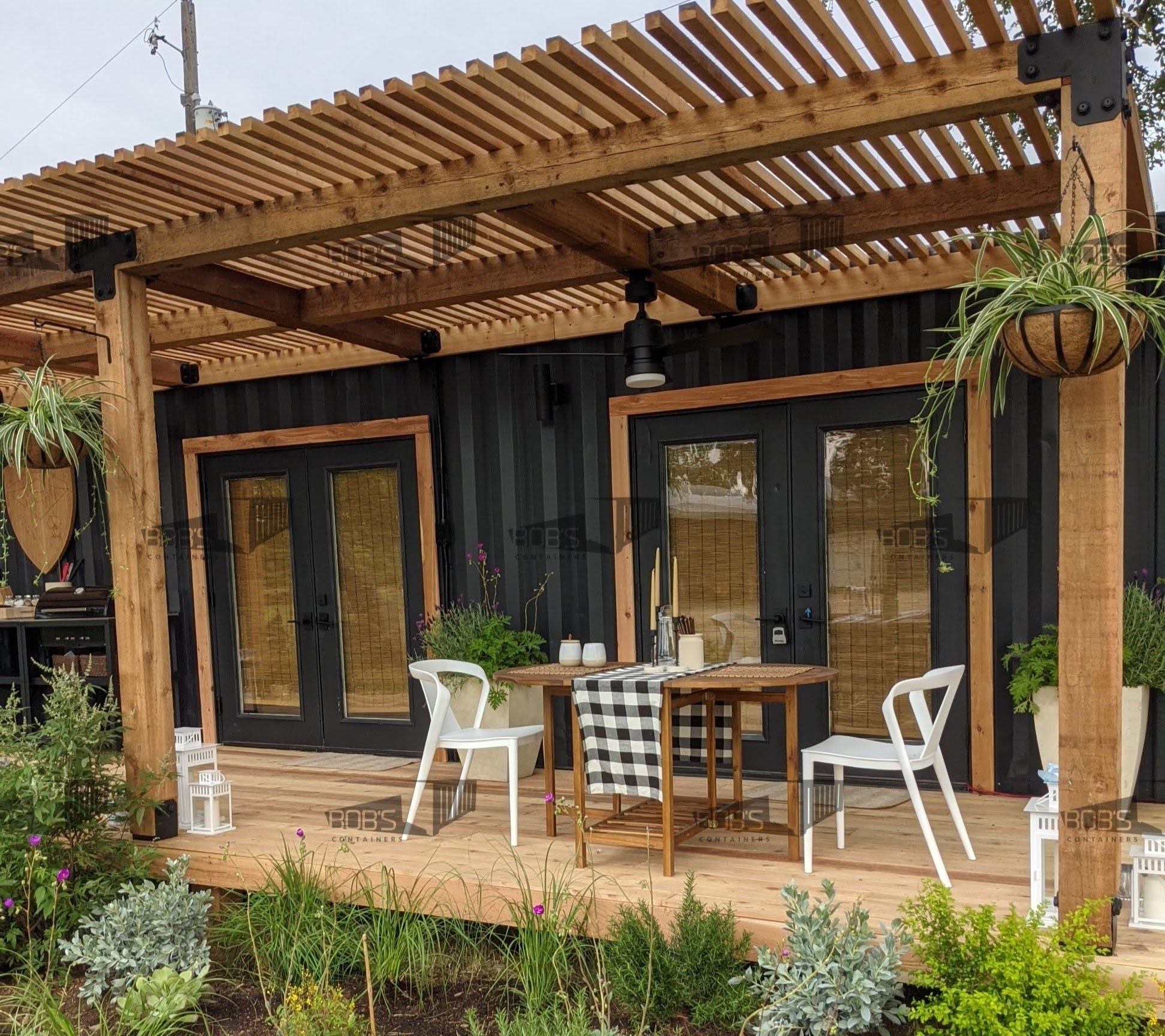 Une mini maison container de 30m2 confortable et contemporaine