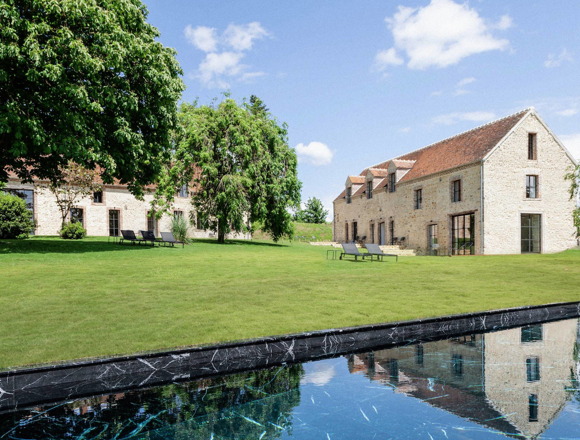 Une maison de campagne en pierres dans le Perche, la Maison Ceronne