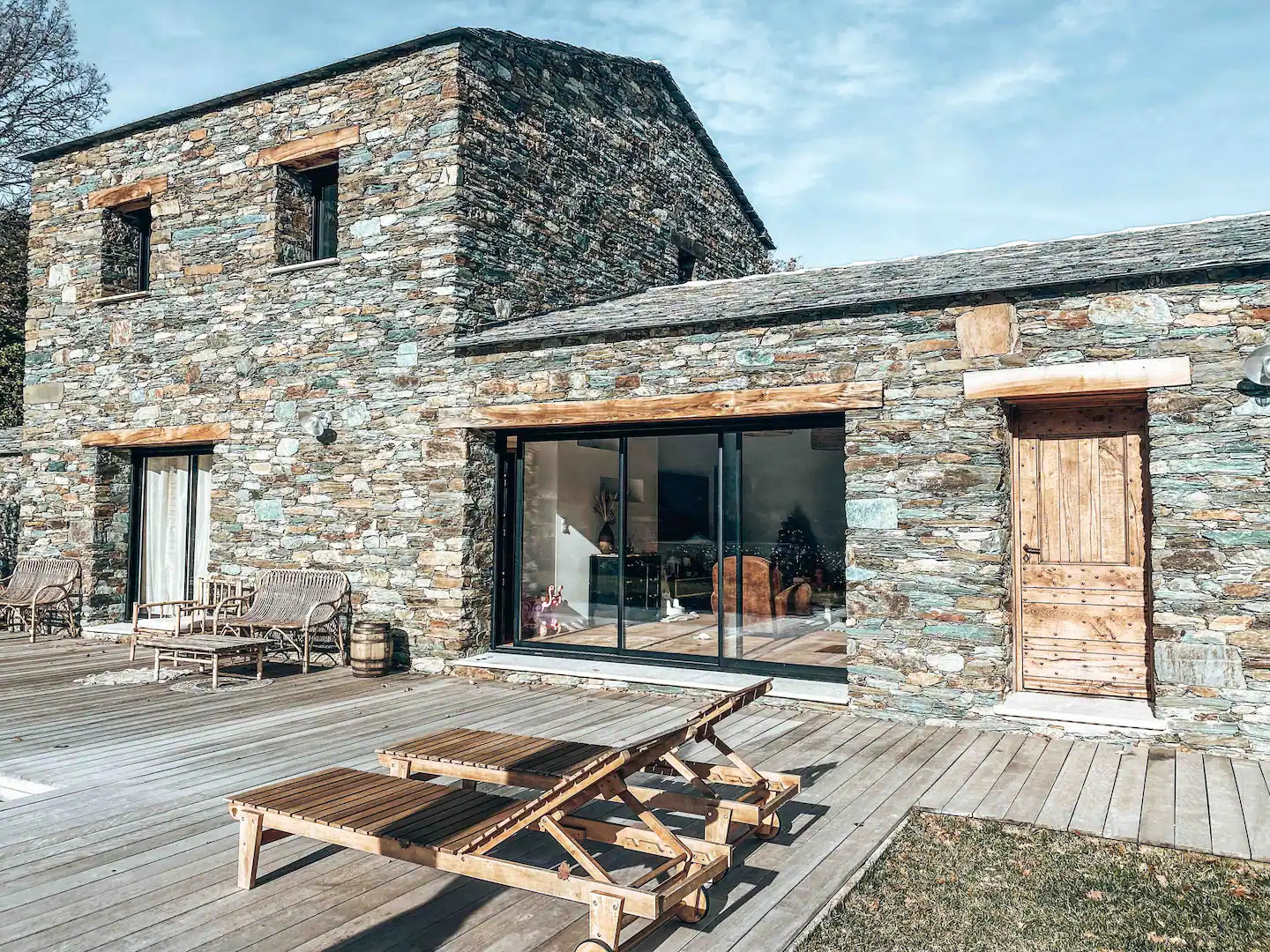 Une maison corse en pierres sèches et lauzes à l'esprit authentique
