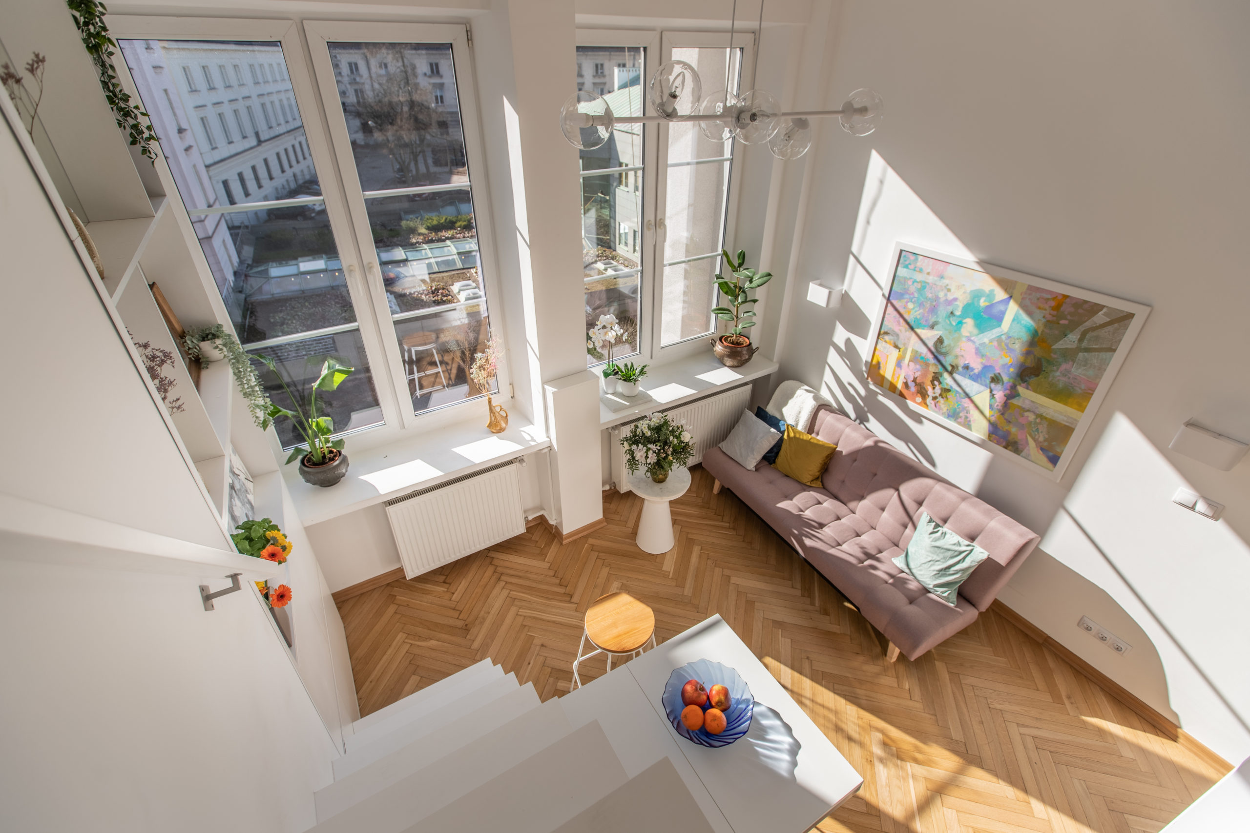 Un studio de 20m2 design rénové et agrandi avec une mezzanine