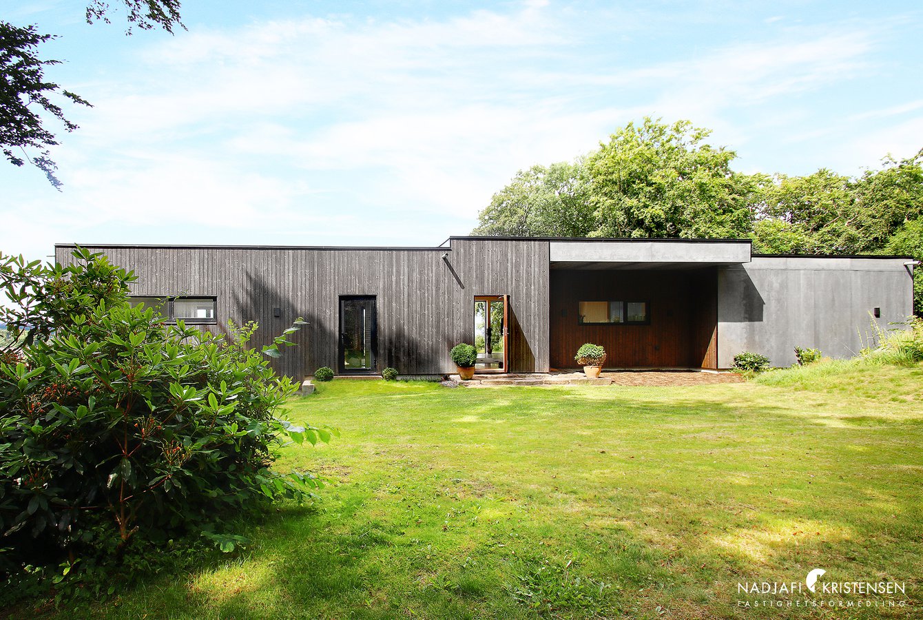 Une maison design en bois de 180m2 entourée de nature scandinave