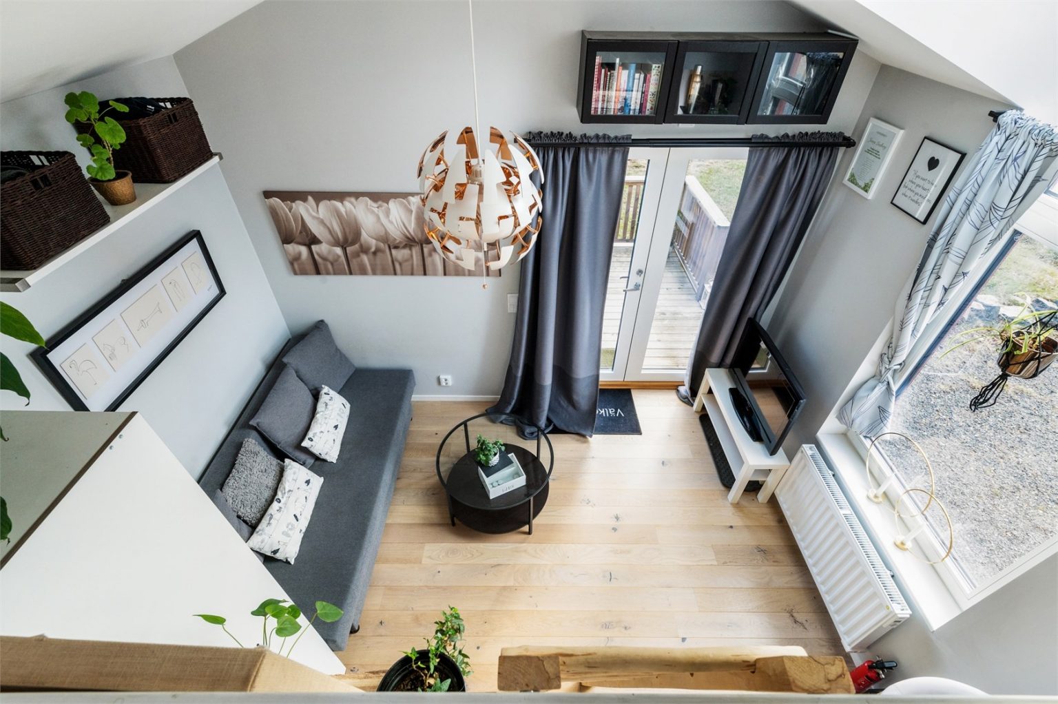 Une mini maison de 20m2 en bois rouge bien pensée