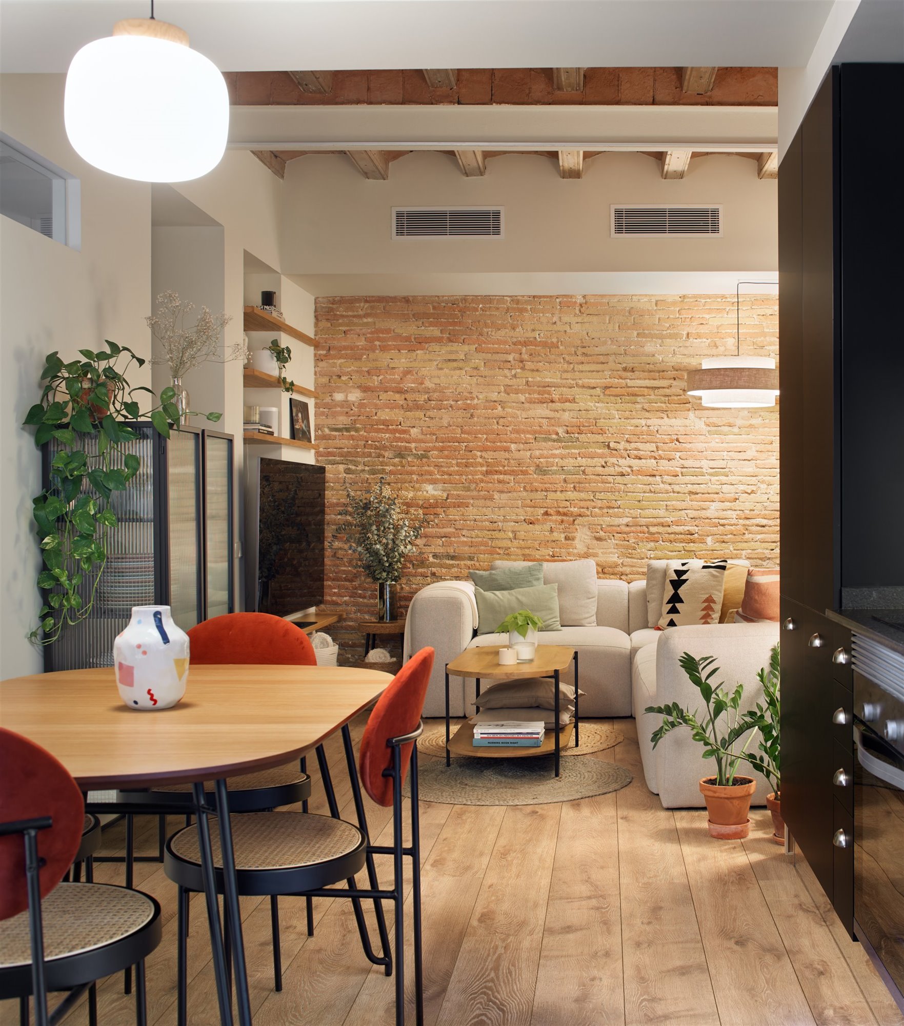 Un appartement de 40m2 au design coloré pour un designer à Barcelone