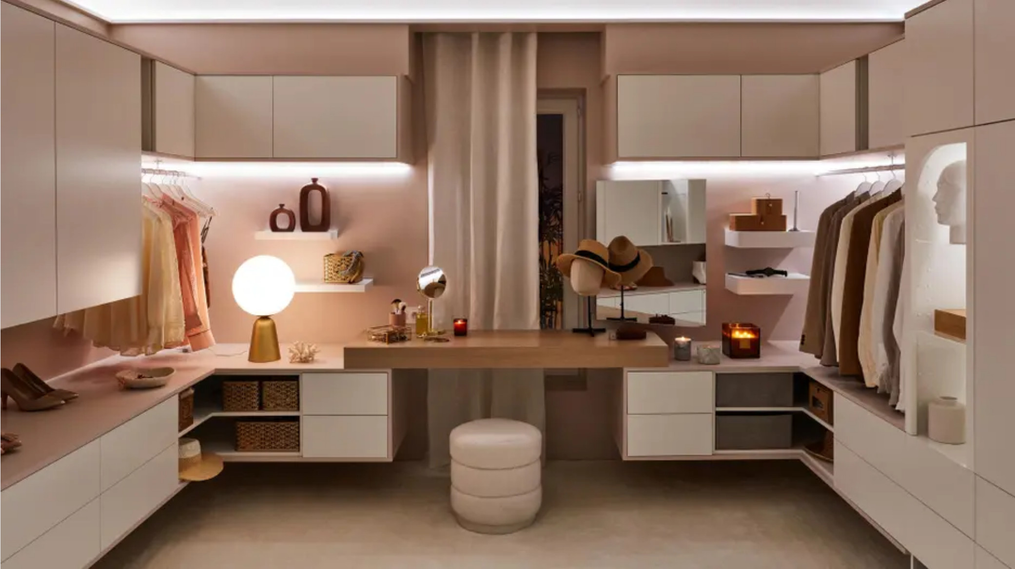 Comment aménager un grand dressing pour deux esthétique et pratique?