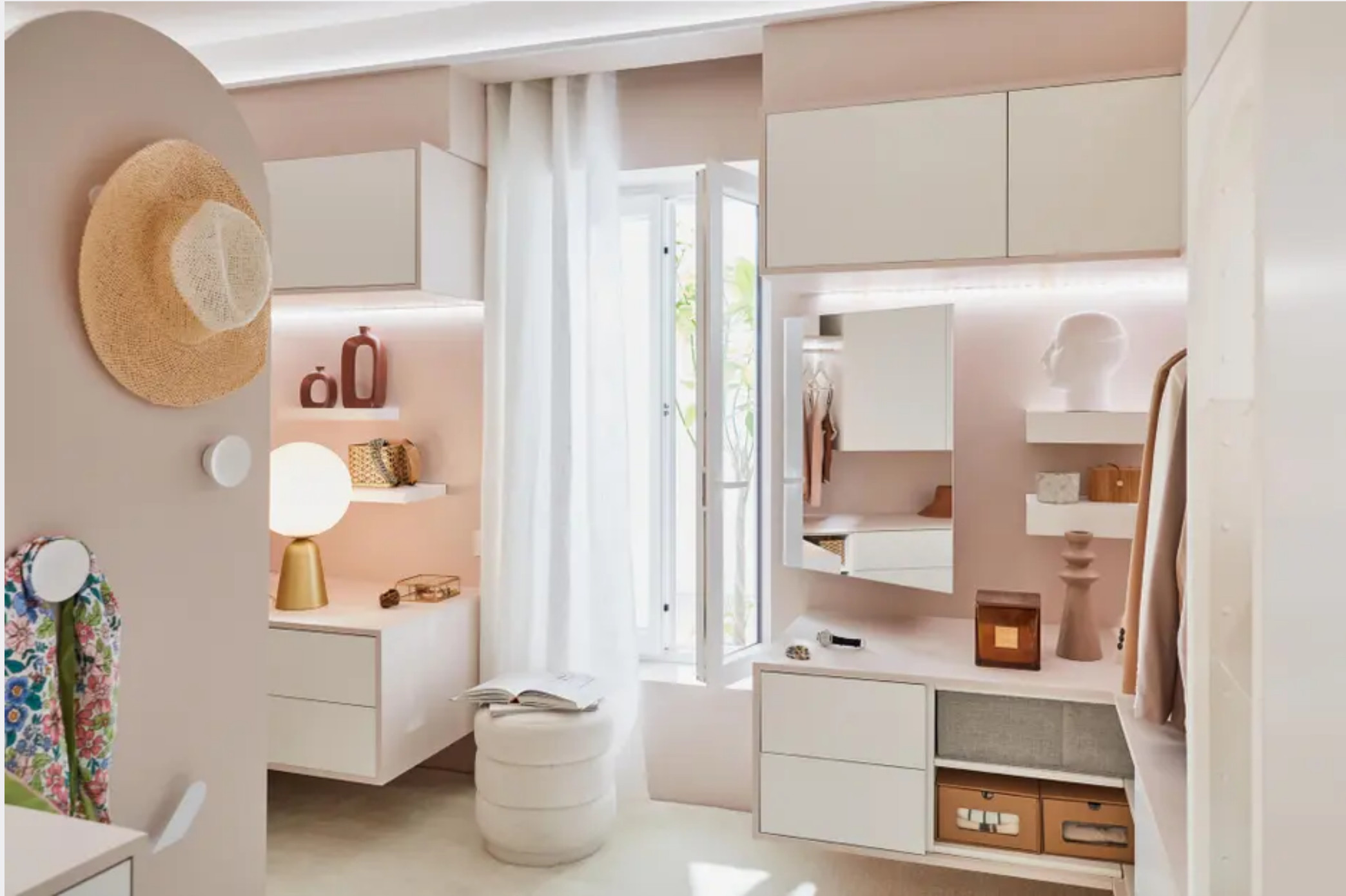 Comment aménager un grand dressing pour deux esthétique et pratique?