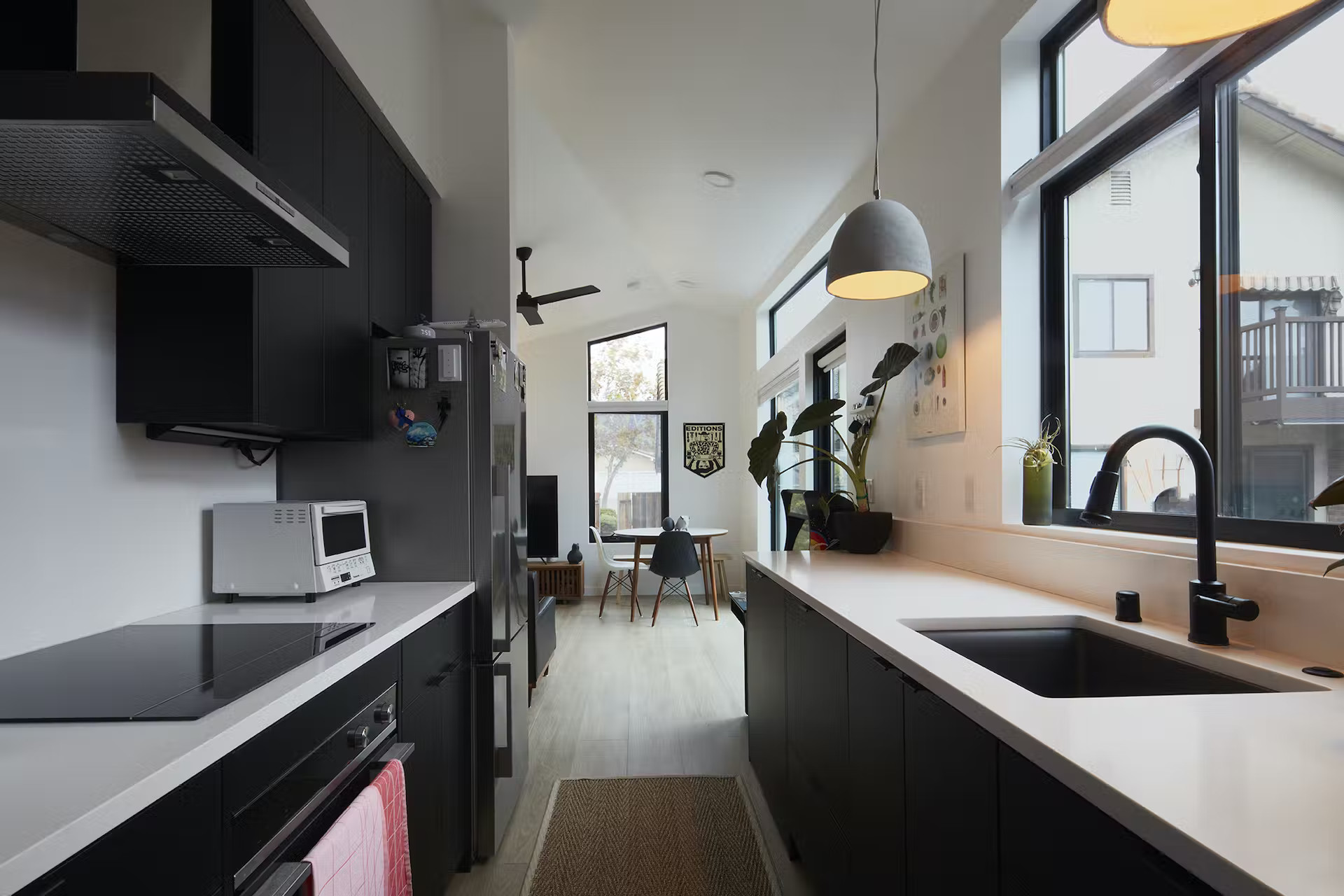 Une petite maison préfabriquée de 50m2 conçue par Dwell pour le jardin ...