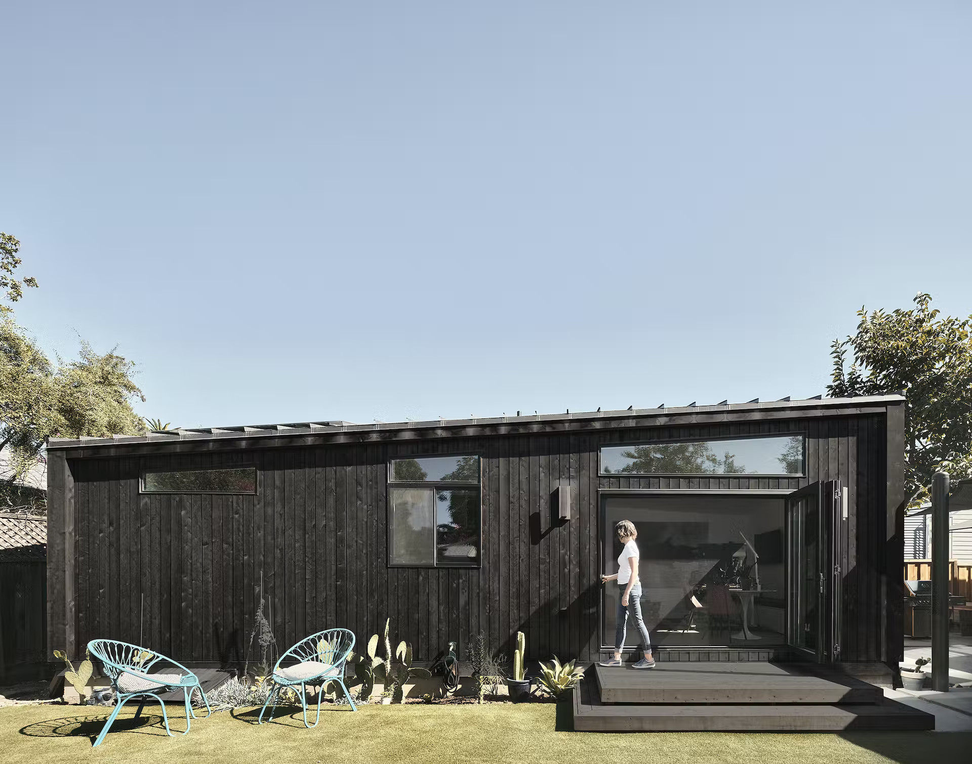 Une petite maison préfabriquée de 50m2 conçue par Dwell pour le jardin ...