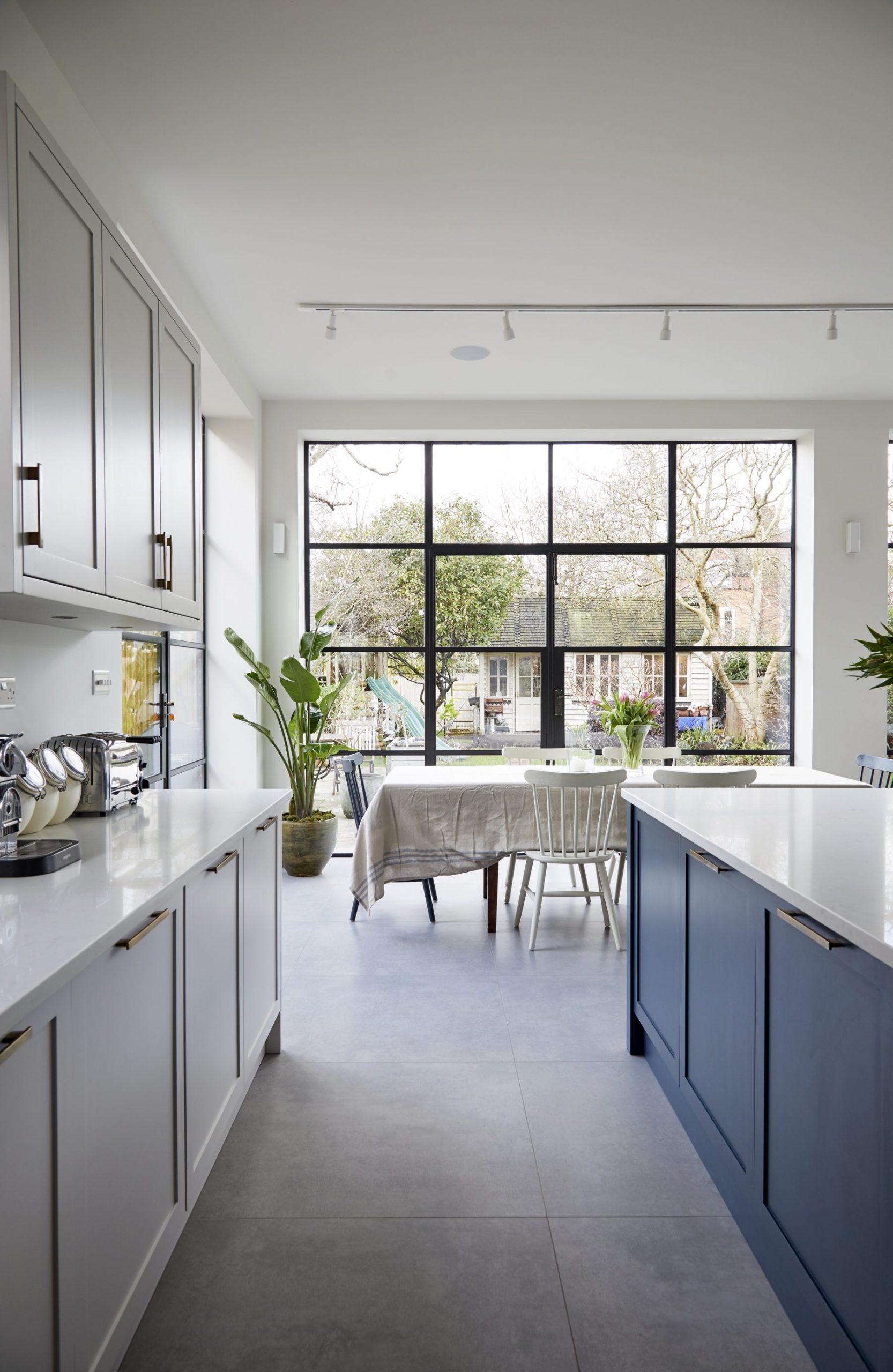 Une immense maison anglaise pleine de lumière à l'ouest de Londres