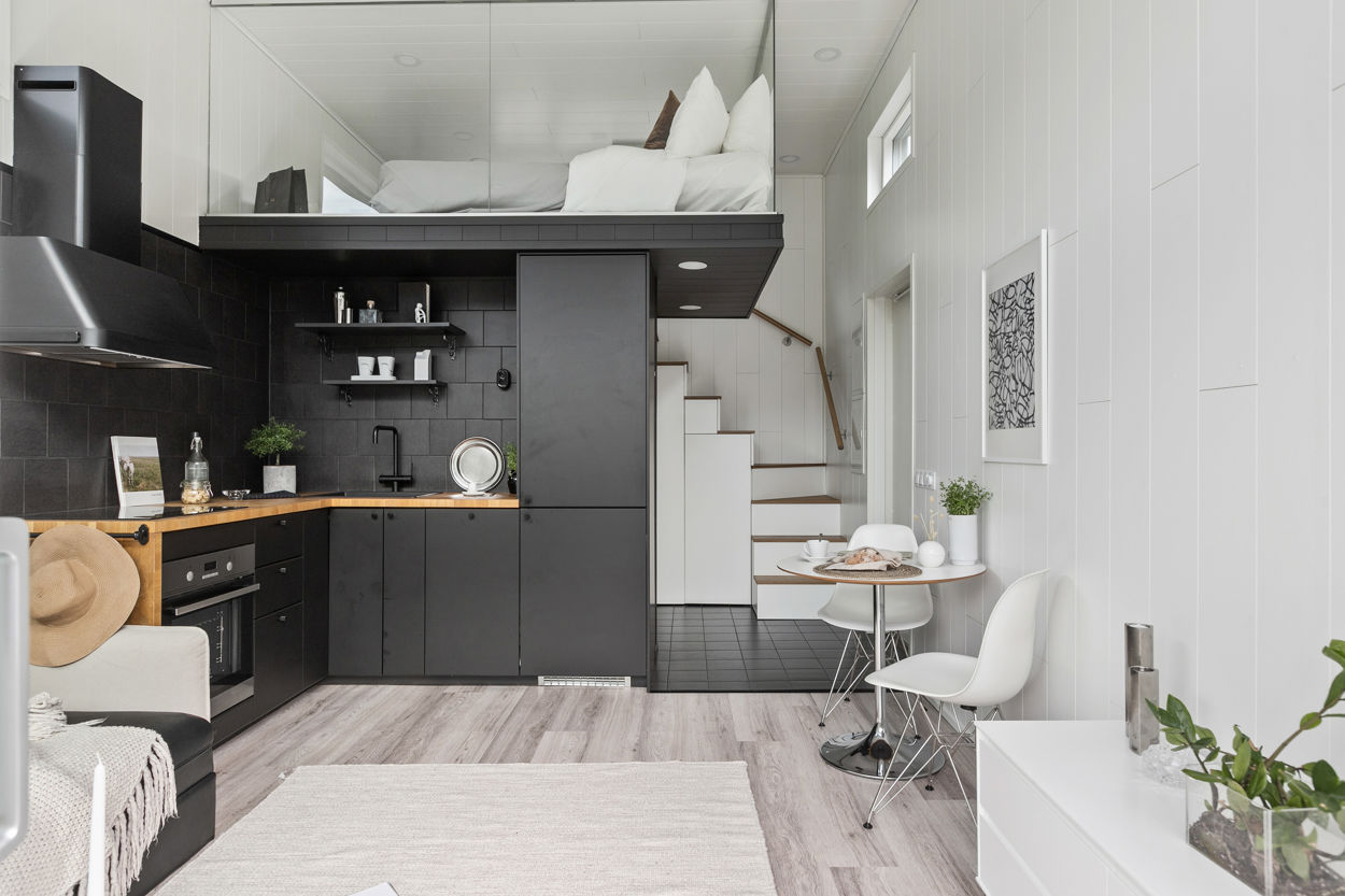 Une mini maison design grise en bois de 22m2 avec mezzanine