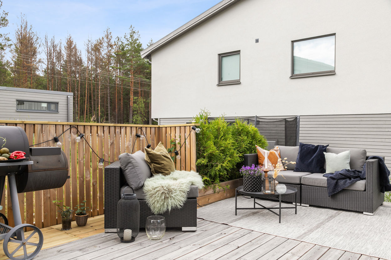 Une mini maison design grise en bois de 22m2 avec mezzanine