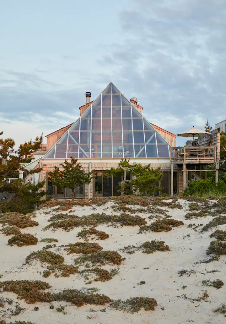 Une maison légendaire et vitrée à Fire Island, la Pyramid House