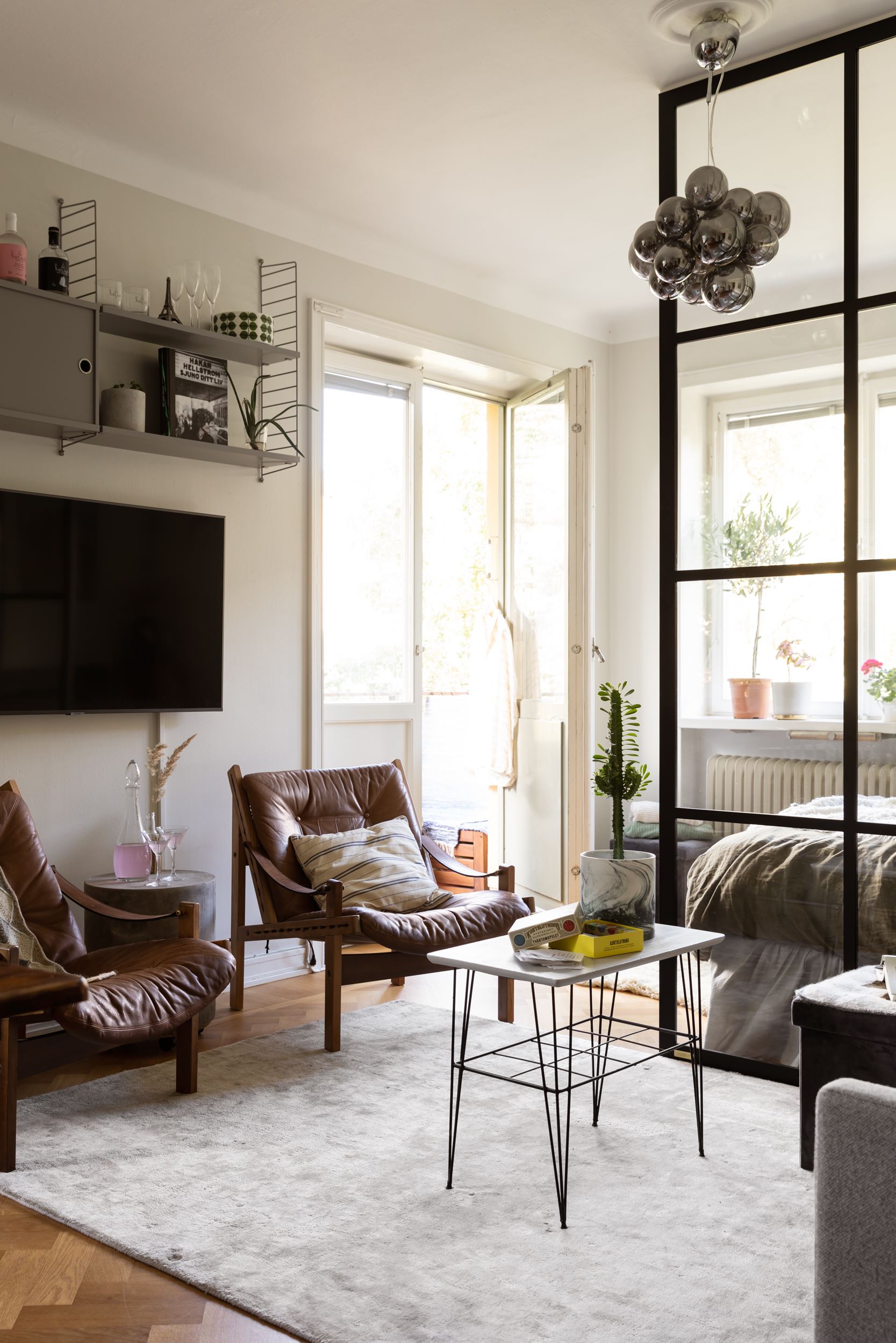 Un studio de 38m2 avec verrière à l’âme vintage en Suède