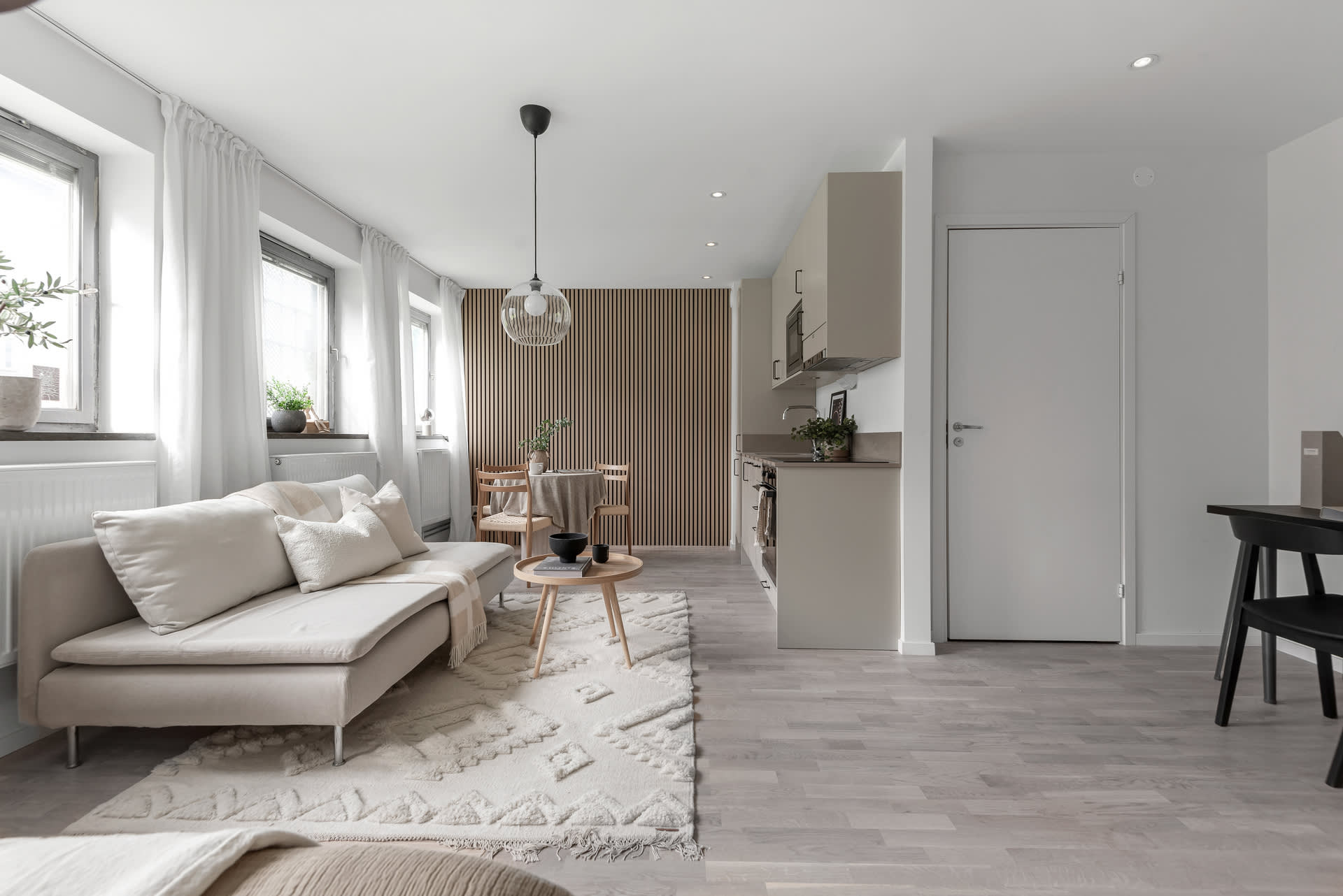 Un studio lumineux de 31m2 à la décoration beige et scandinave