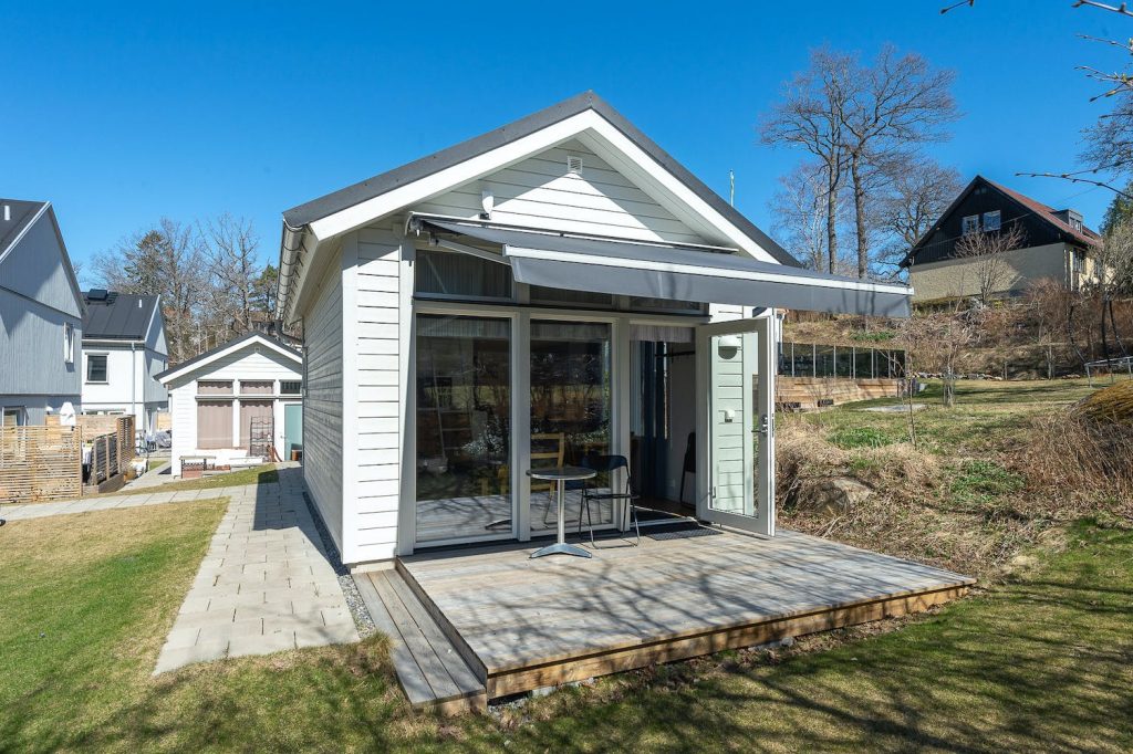 Une adorable mini maison de 29m2 avec mezzanine et terrasse (avec plan)