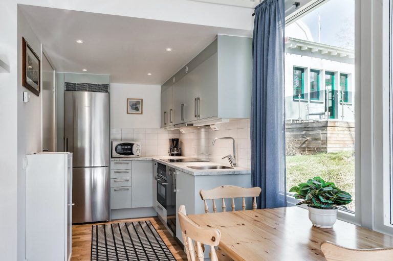 Une adorable mini maison de 29m2 avec mezzanine et terrasse (avec plan)