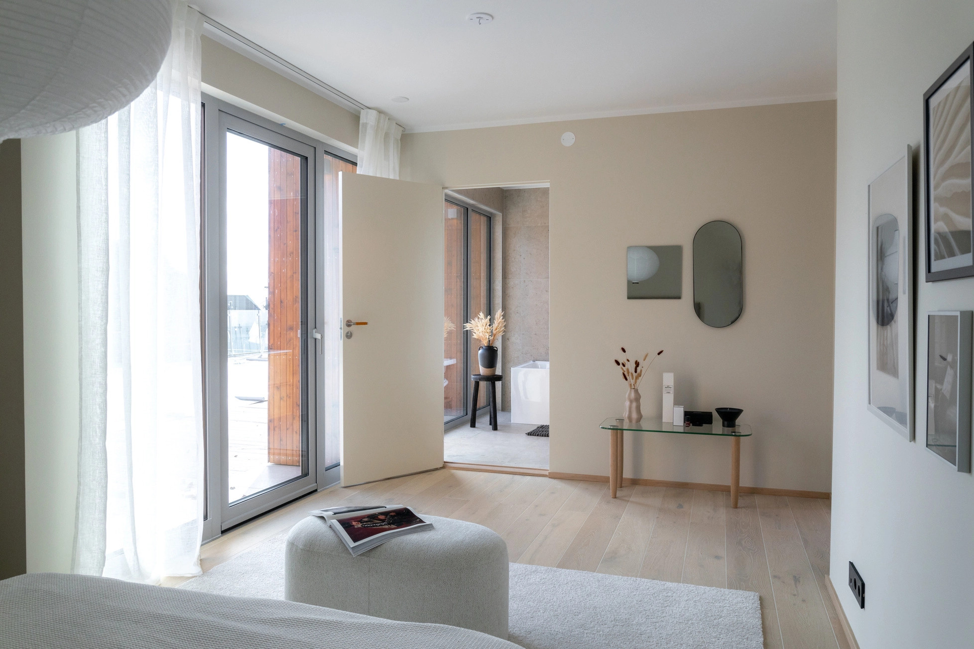 Une terrasse avec vue sur la mer pour une maison en bois