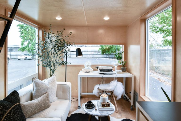 Cette mini maison container de 45m2 a deux chambres (avec plan)